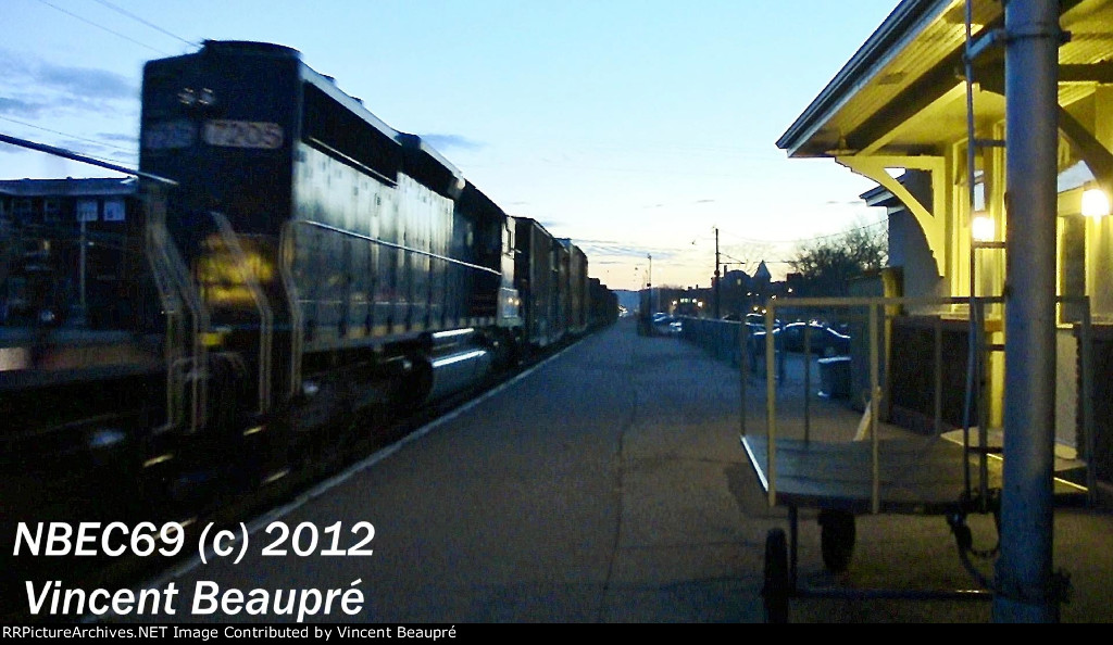 HLCX 7205 on the CN 402 East